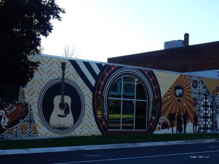 35+ Street Art Murals in Lansing Michigan